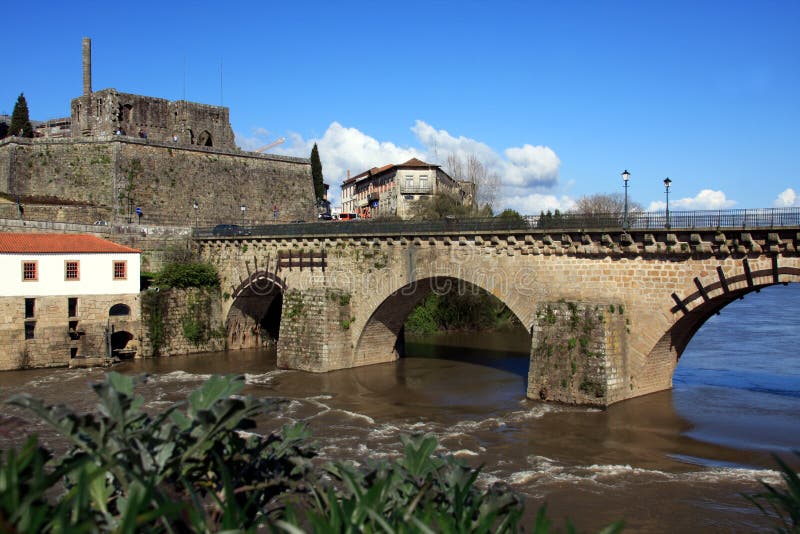 Castelo de Barcelos imagem de stock. Imagem de azul, portugal - 13317983