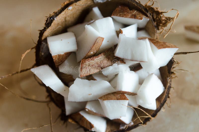 Partes de coco foto de stock. Imagem de alimento, porca - 72991202