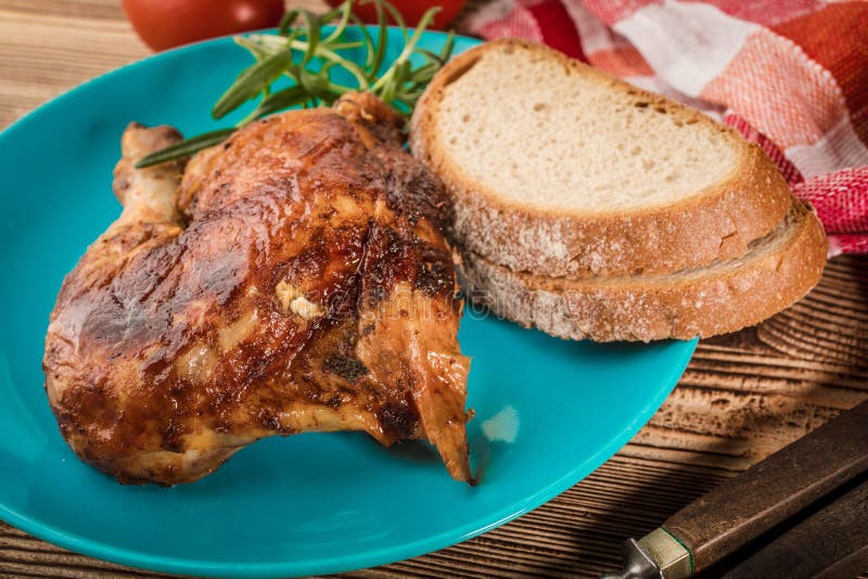 Partes de frango assado imagem de stock. Imagem de tomate - 117961781