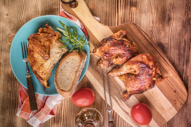 Partes de frango assado foto de stock. Imagem de assado - 137470358