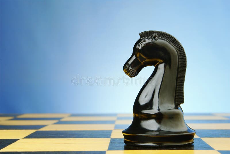 Grupo De Xadrez Preta Em Um Tabuleiro De Xadrez Foto de Stock - Imagem ...