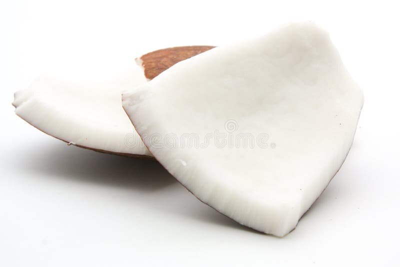 Partes do coco isoladas foto de stock. Imagem de fruta - 101977040