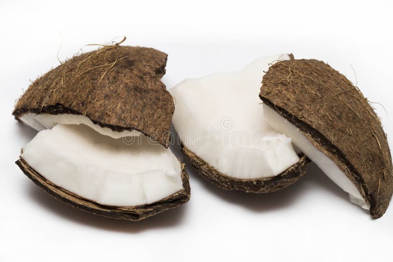 Partes Do Coco Isoladas No Fundo Branco Com Trajeto De Grampeamento ...