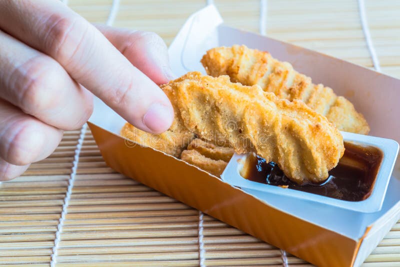 Partes Do Frango Frito Com Molho Foto de Stock - Imagem de carne, placa ...