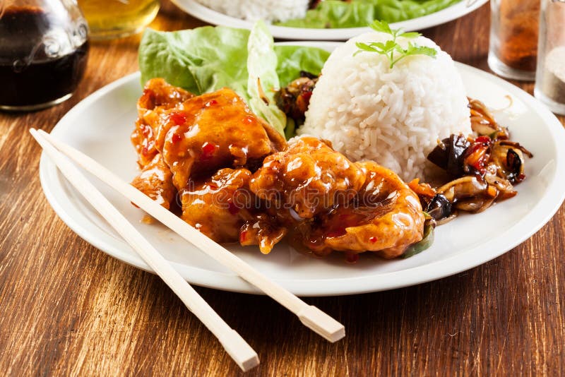 Partes Do Frango Frito Com Molho Do Agridoce Imagem de Stock - Imagem ...