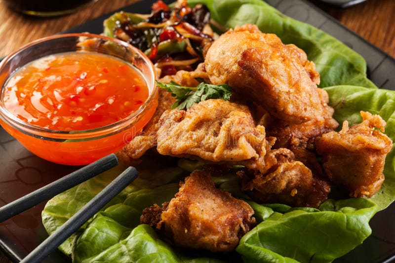 Partes Do Frango Frito Na Massa Foto de Stock - Imagem de vermelho ...