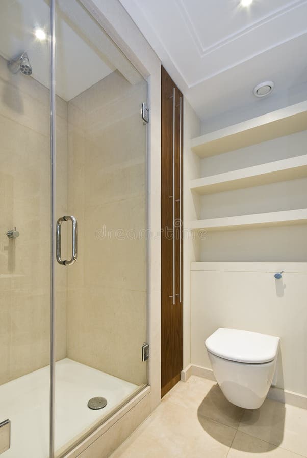 Dettaglio Di Un Bagno Moderno Con Doccia in Camera Fotografia Stock ...