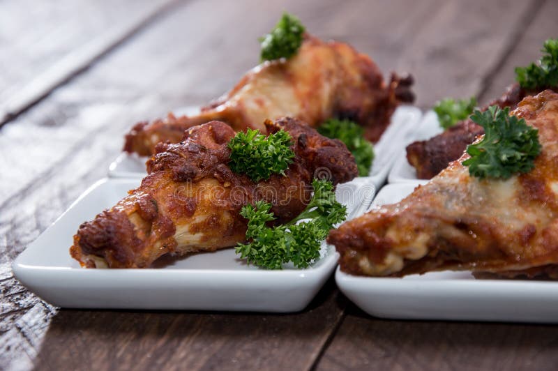 Partie d'ailes de poulet photo stock. Image of cuit, préparé - 33419812