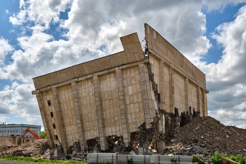 A Partly Destroyed Building Ready To Fall Stock Photo - Image of rubble ...