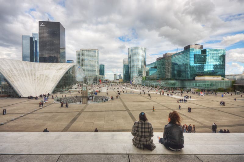 Parvis de La Defense imagen editorial. Imagen de existencias - 105137050