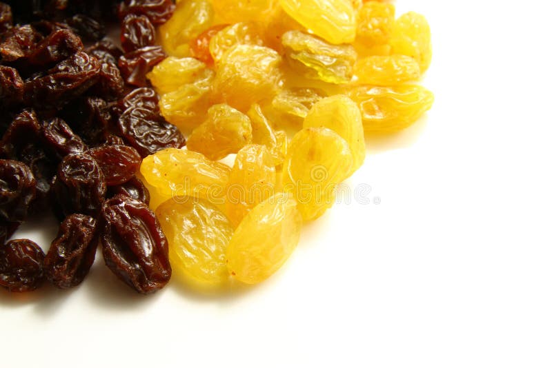 Pasa Del Oro Contra La Pasa Seca Negra Imagen de archivo - Imagen de ...