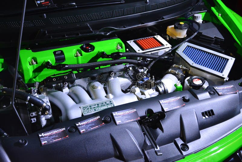 Custom Car Motor Engine at Bumper To Bumper Car Show in Pasay ...