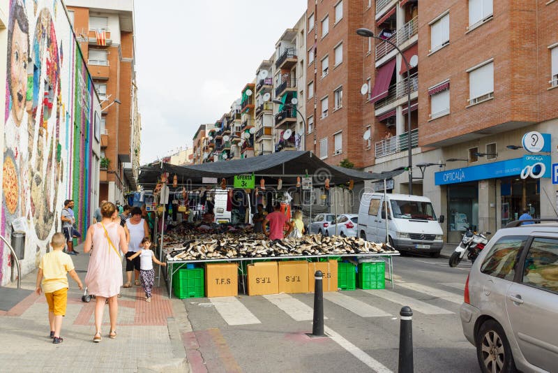 Paseo Alrededor De La Ciudad De Reus Imagen de archivo editorial ...