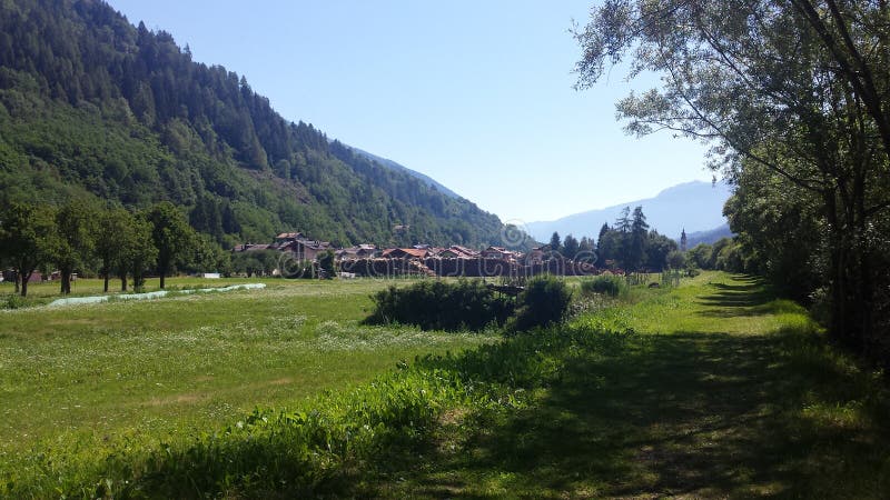 Paseo De Pellizzano - Trentino, Italia Imagen de archivo - Imagen de ...