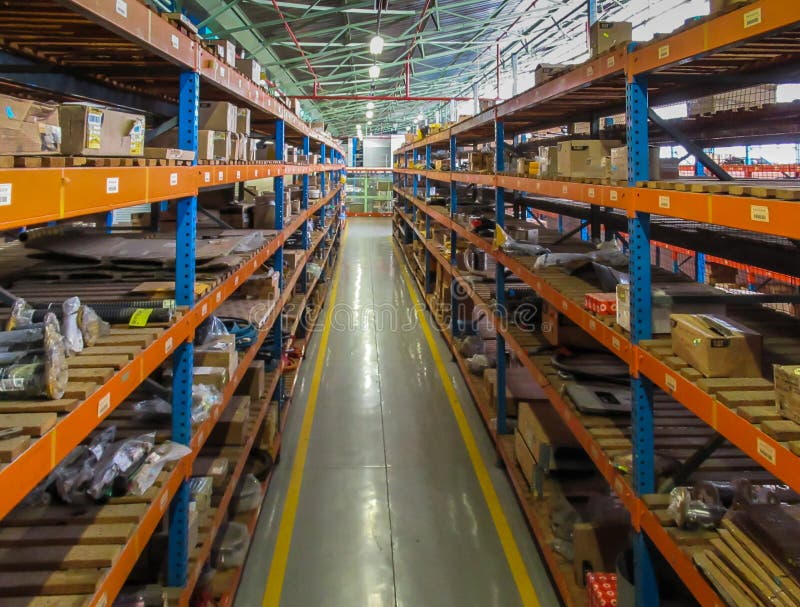 Pasillo del almacén foto de archivo. Imagen de compañía - 16413356