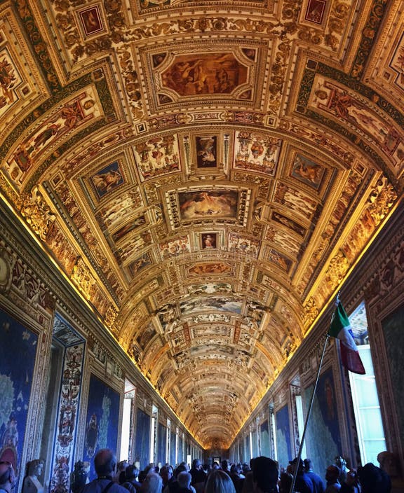 Pasillo de mapas imagen de archivo editorial. Imagen de ...