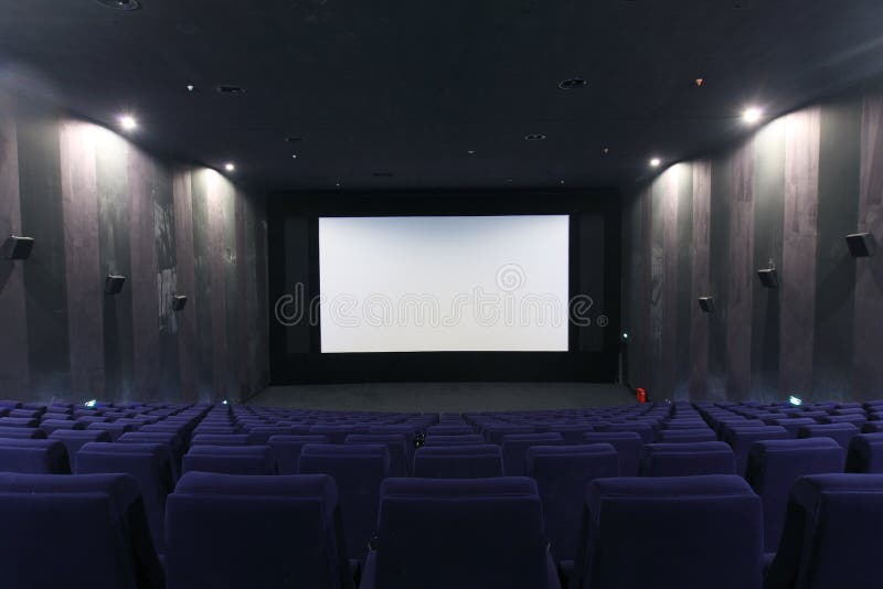 Pasillo de un cine foto de archivo. Imagen de audiencias - 12648084