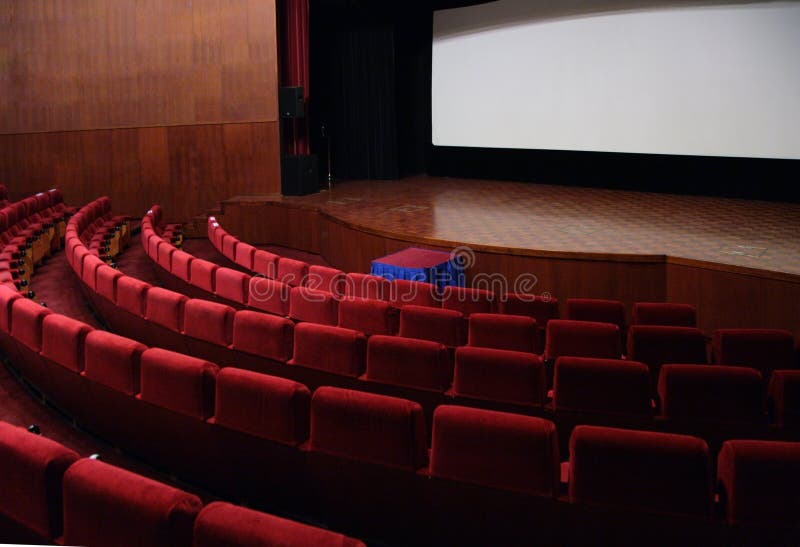 Pasillo vacío del cine imagen de archivo. Imagen de auditorio - 6794309