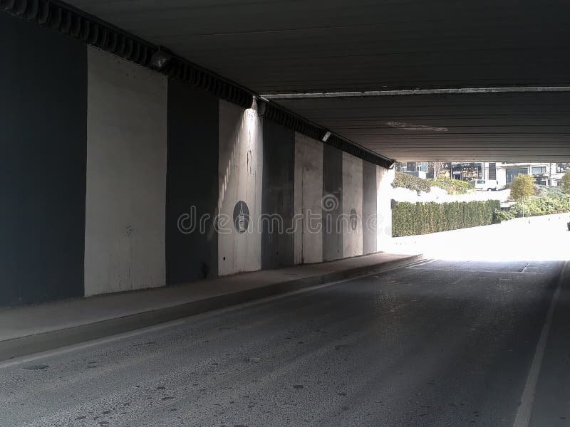 Paso Inferior De La Carretera Imagen de archivo - Imagen de estructura ...