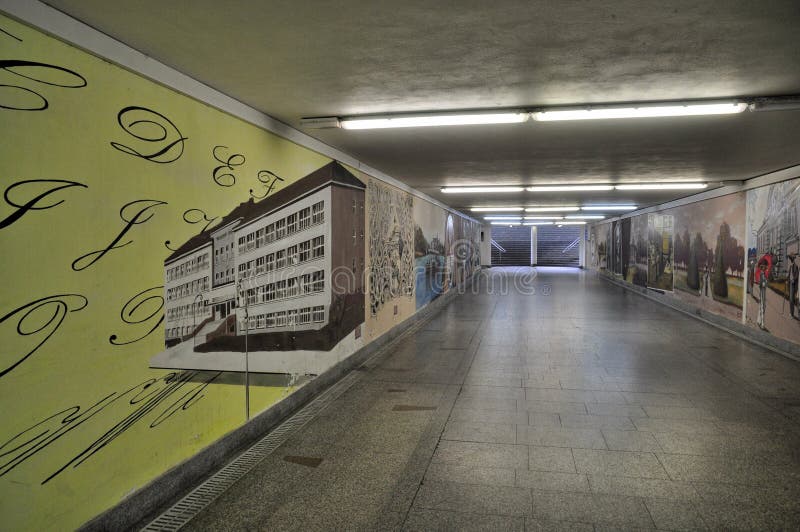 Passage Souterrain De Souterrain Image stock - Image du piétons ...
