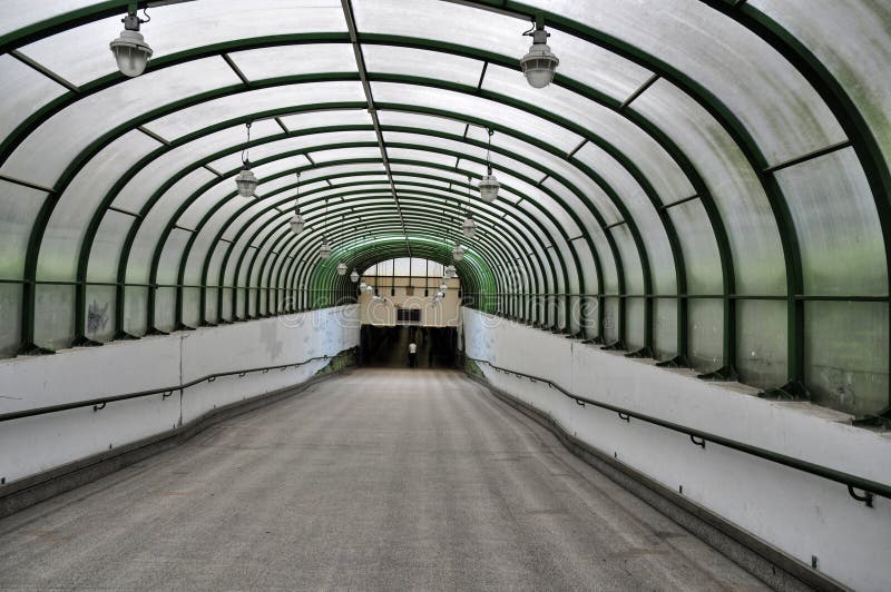 Passage Souterrain De Souterrain Image stock - Image du république ...
