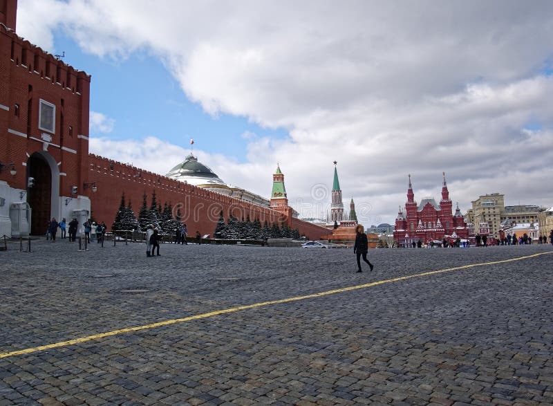 Passage through the Spassky Gate in the Kremlin Editorial Stock Photo ...