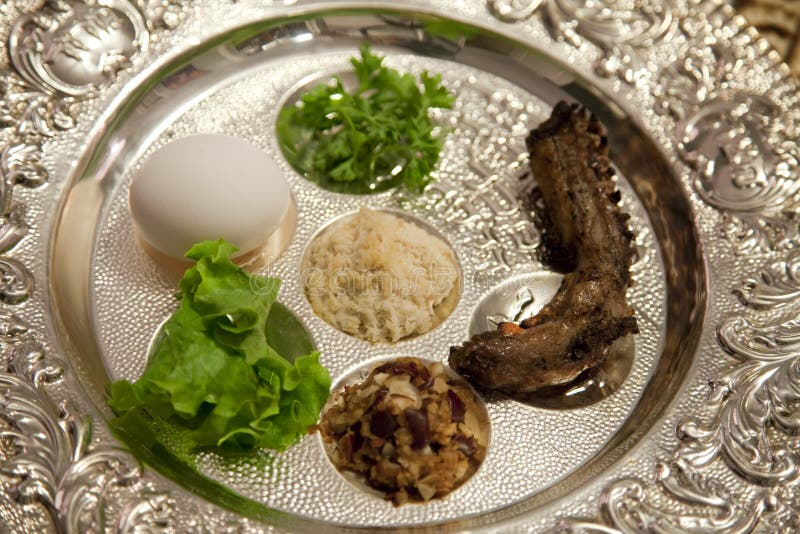 Passahfest Seder Platte stockfoto. Bild von silber, feier - 29093676