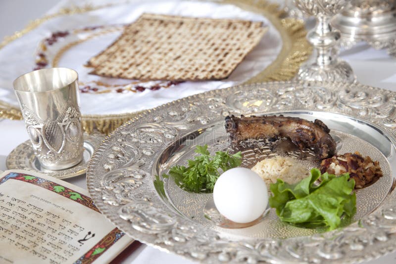 Passahfest Seder Platte stockfoto. Bild von petersilie - 29093752