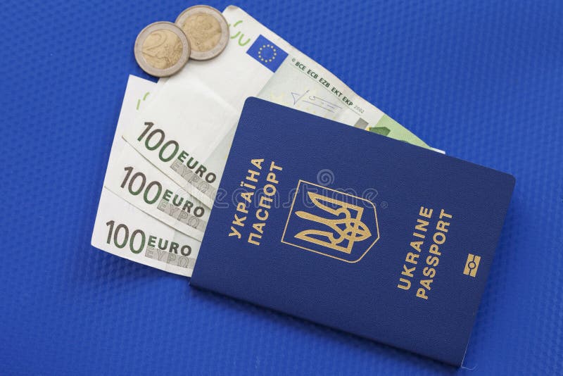 Un Nuovo Passaporto Ucraino Biometrico Con Un'identificazione ...