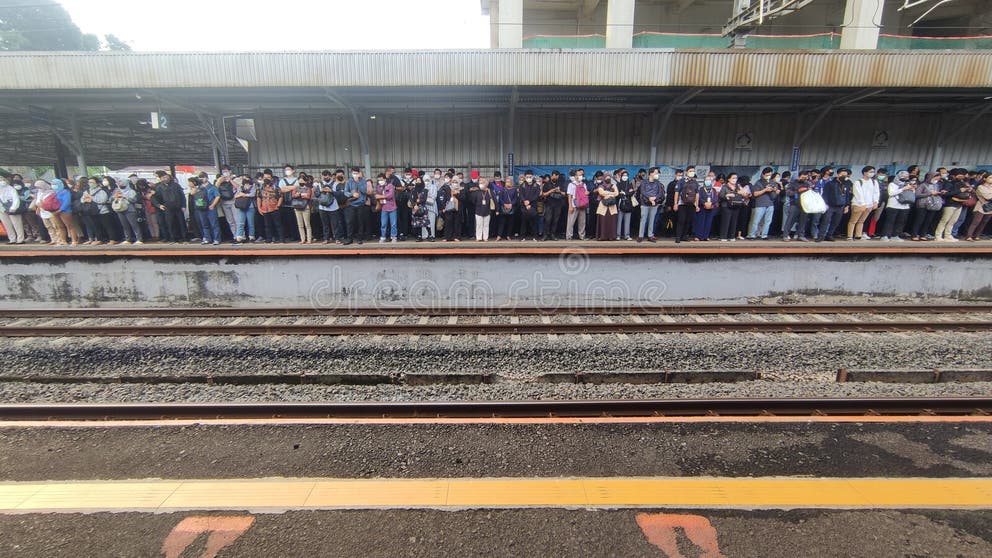 Passenger of Commuter Line on Rawa Buntu Station Editorial Stock Photo ...
