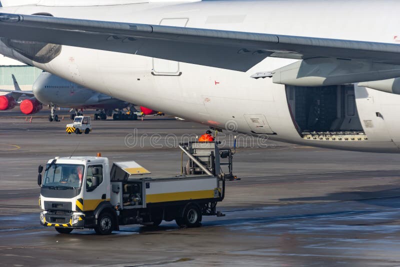 Passenger Toilets Waste Pumping Machine, Aircraft Cesspool Machine ...