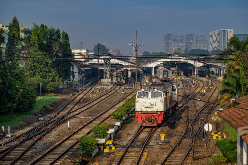 Train is going editorial stock image. Image of trainstation - 132410974
