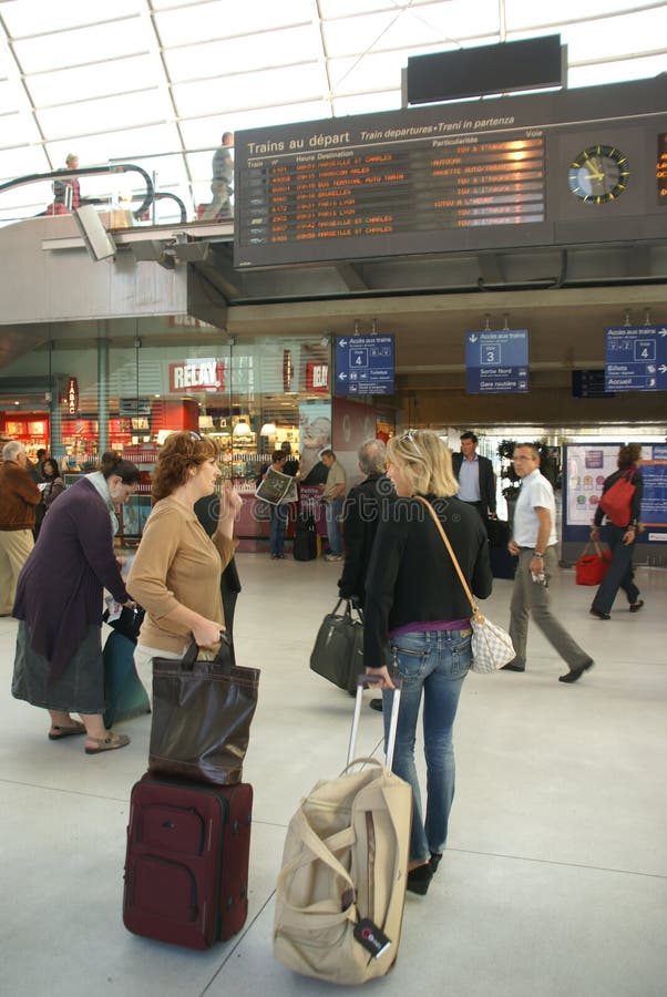 Passengers Await the Arrival of the Train Editorial Stock Image - Image ...
