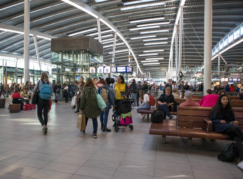 Passengers Inside Large Modern Railway Terminal Concourse Editorial ...