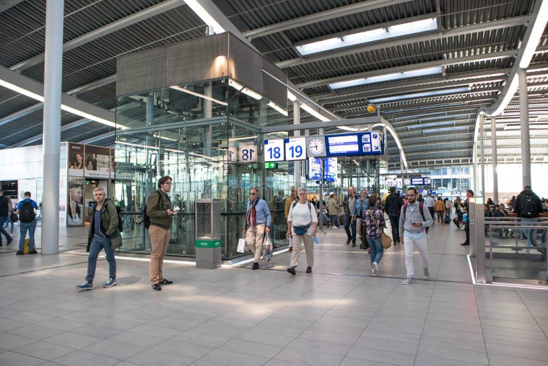 Passengers Inside Large Modern Railway Terminal Concourse Editorial ...