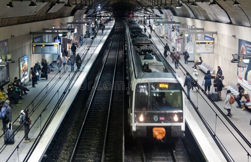 Passengers on RER platform editorial image. Image of metro - 30285135