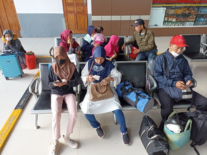 Passengers Waiting for the Train at Kroya Station Editorial Image ...