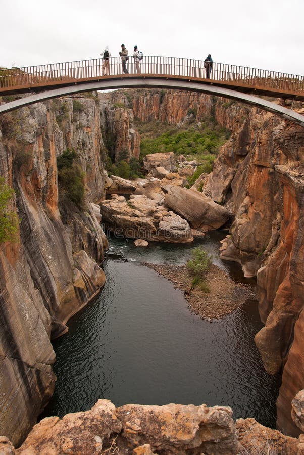 Pont au-dessus de ravin image stock. Image du érosion - 52436289
