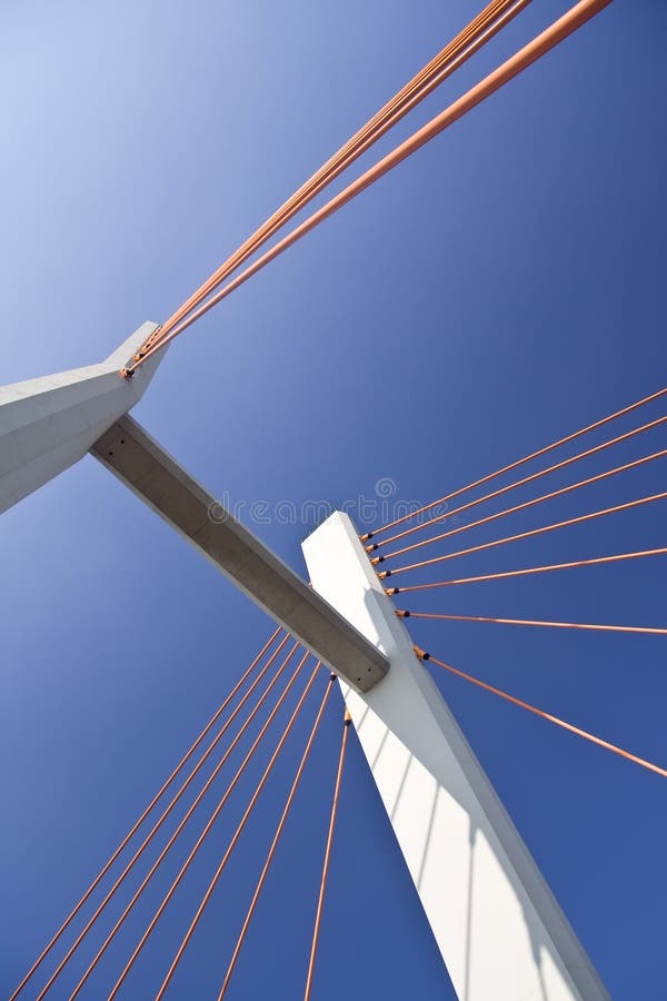 Passerelle moderne. photo stock. Image du passerelle - 16041158