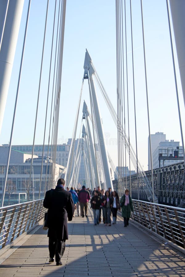 Pont moderne image stock. Image du voûte, construction - 38458031