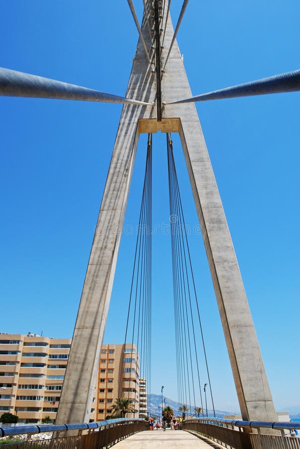 Passerelle Moderne, Fuengirola Photo stock éditorial - Image du ...
