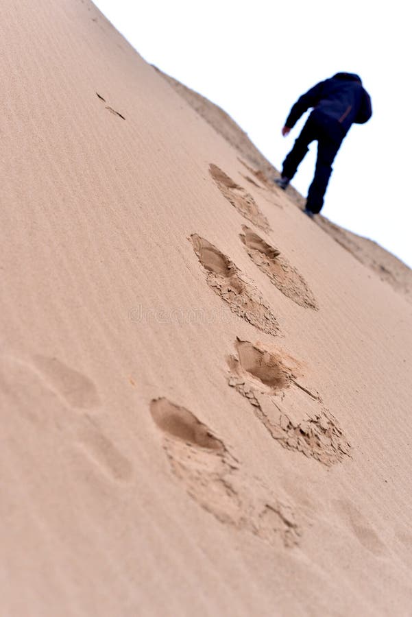 Orme Umane Sulla Sabbia Della Spiaggia Tracce Sulla Spiaggia Di Un Uomo ...