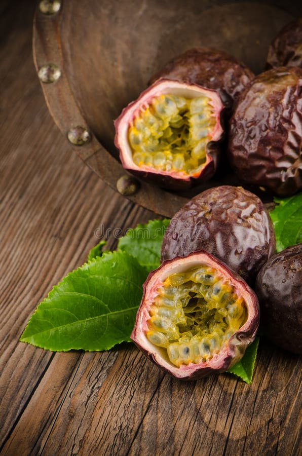 Passievruchten stock afbeelding. Image of vrucht, hartstocht - 34790027