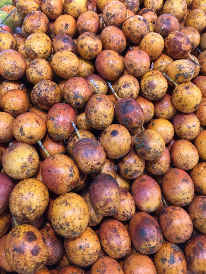 Passievruchten stock afbeelding. Image of vitamine, tropisch - 58302177