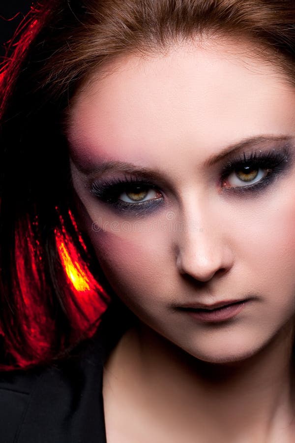 Jeune beau vampire image stock. Image du mystère, halloween - 19354913