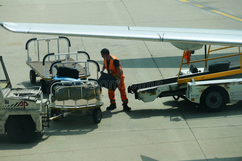 Aircraft Hold editorial photo. Image of airplane, transport - 33306191