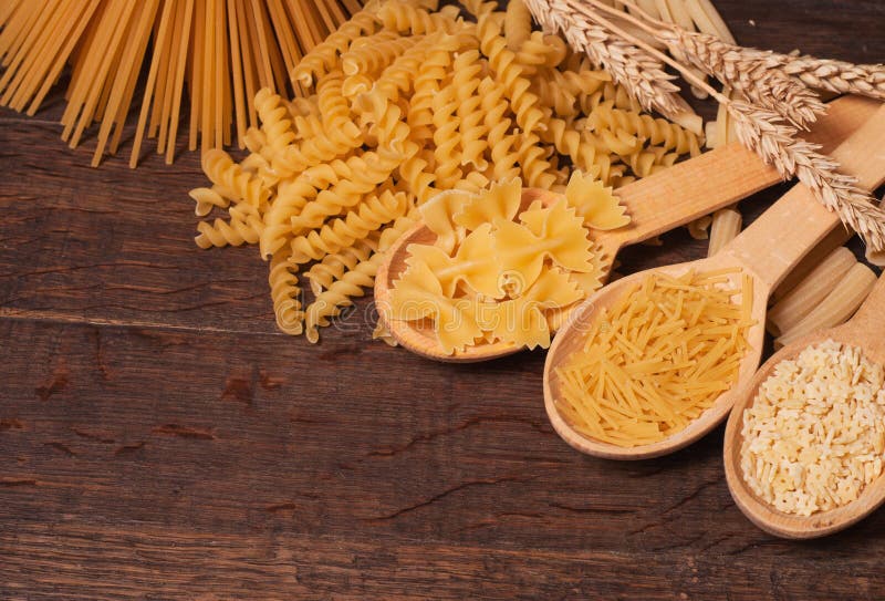 Pasta immagine stock. Immagine di italiano, inviare, cucchiaio - 40676839