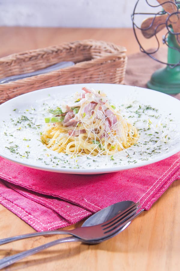 Pasta immagine stock. Immagine di italiano, pasto, piatto - 93991047