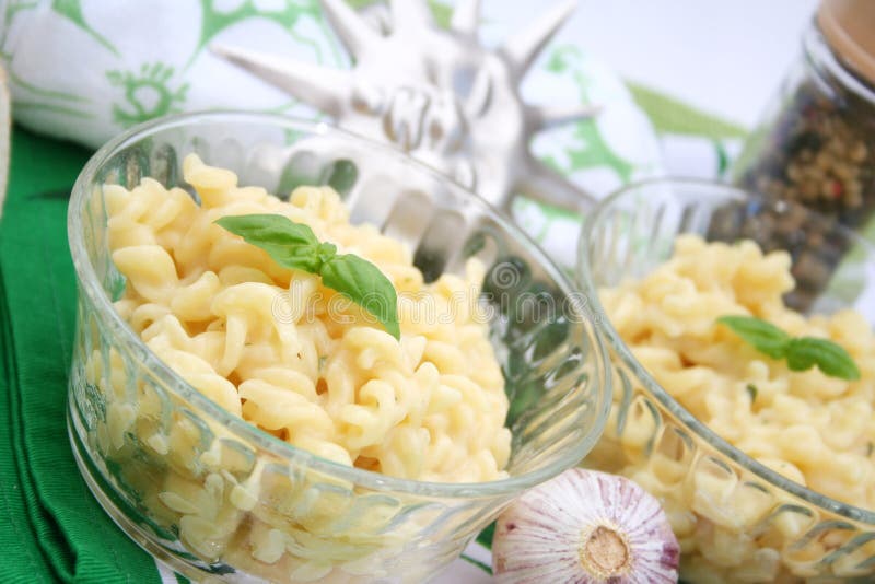 Pasta con formaggio fotografia stock. Immagine di salsa - 11486972