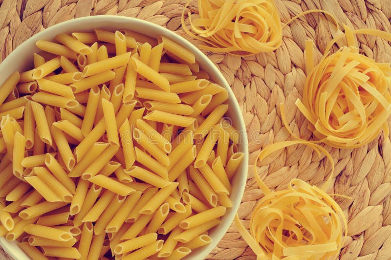 Pasta cruda del penne fotografia stock. Immagine di gastronomia - 30874764